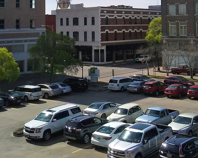 Parking is plentiful in downtown Alexandria&mdash;a small miracle that big-city folks might appreciate more than the architecture.