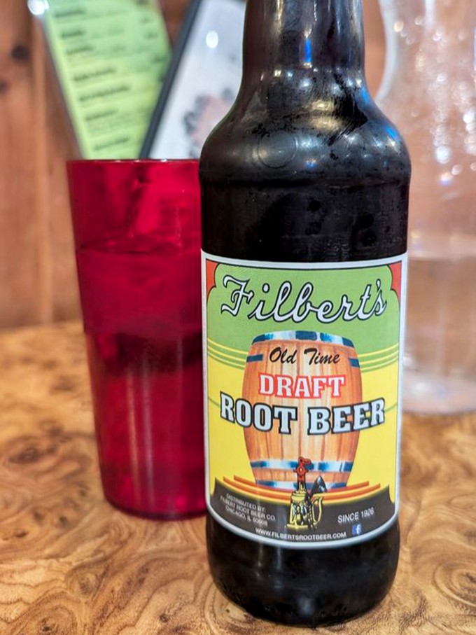 Nothing complements pizza quite like an old-fashioned root beer, served in that signature red plastic cup of casual dining nostalgia.