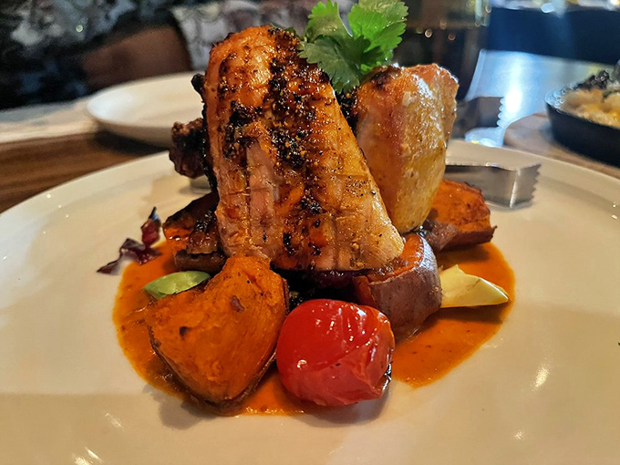 Sinaloa chicken brings Mexican flavors to the global barbecue party, with vibrant colors and aromas that transport you south of the border.