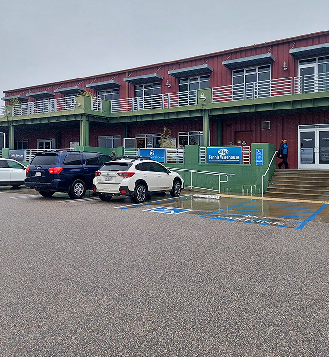 Tennis Warehouse serves the active retirement crowd who understand that "love" on the court doesn't mean what it did in the '70s.