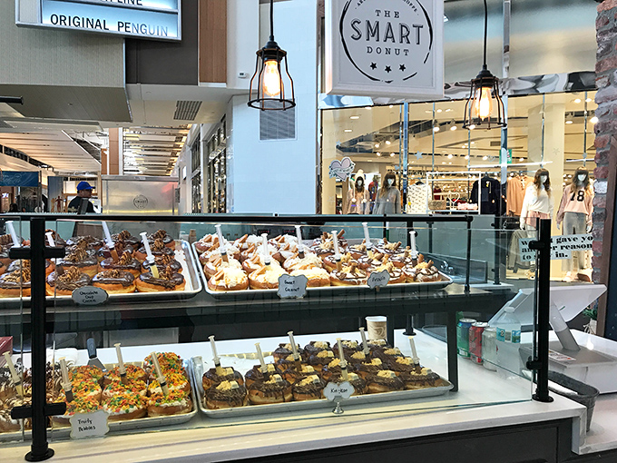 The Smart Donut display case proves that shopping sustenance comes in many forms&mdash;all of them gloriously glazed and perfectly portable.