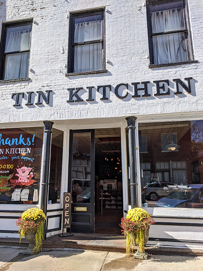 Tin Kitchen's whitewashed brick fa&ccedil;ade and welcoming entrance promise comfort food that'll make you contemplate moving to Weston permanently.