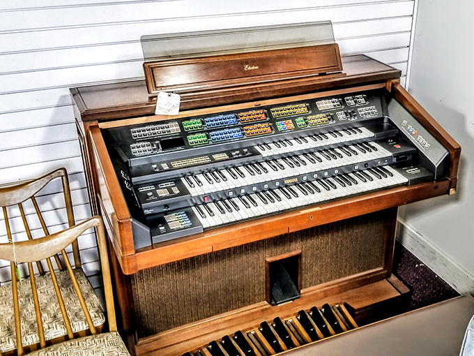 That vintage Yamaha Electone organ is just waiting for someone's "Phantom of the Opera" phase.