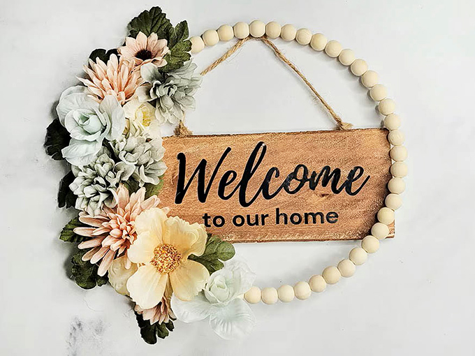 Farmhouse chic doesn't require a farmhouse budget. This welcoming wall decoration would fit perfectly in homes featured on renovation shows.