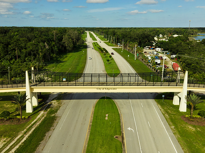 Streets laid out sensibly, proof that not everything in Florida needs to be chaotic or outrageously expensive.