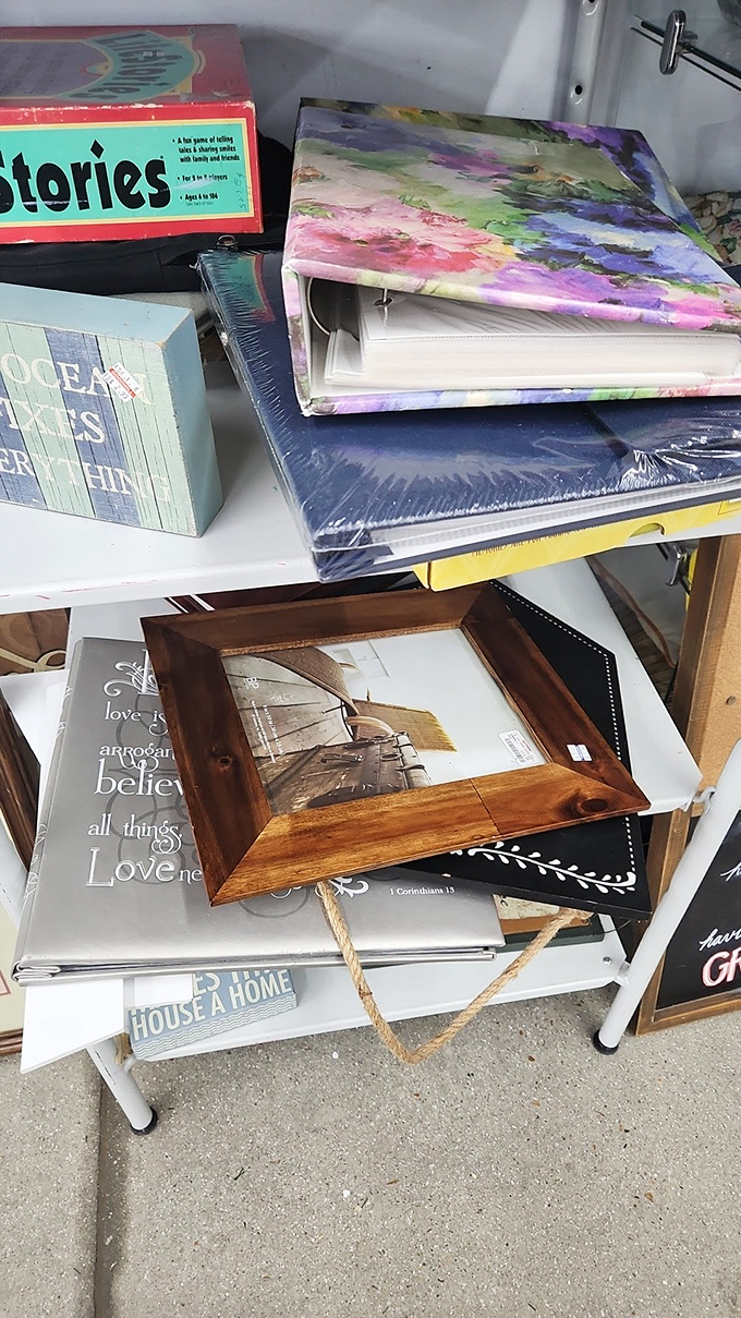 Home d&eacute;cor section where inspirational signs and picture frames await their next chapter. One person's redecorating is another's perfect find.