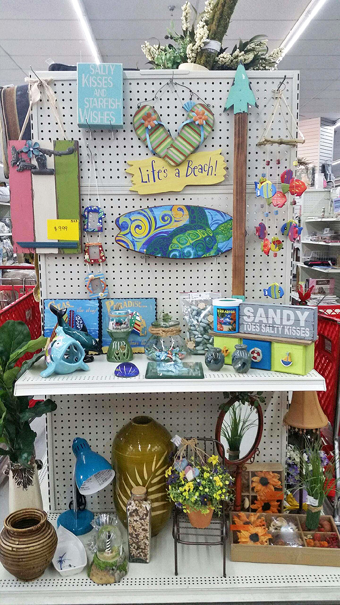 Beach vibes without beach prices! This coastal-themed display brings sandy toes and salty kisses to landlocked Iowa homes.