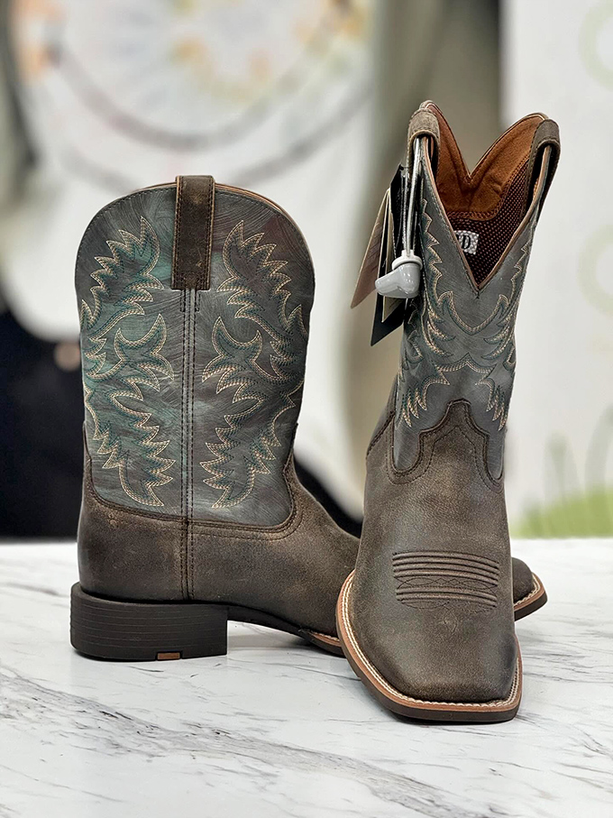 Cowboy boots that have barely seen a rodeo, ready to give your wardrobe that touch of Western swagger without breaking the bank.