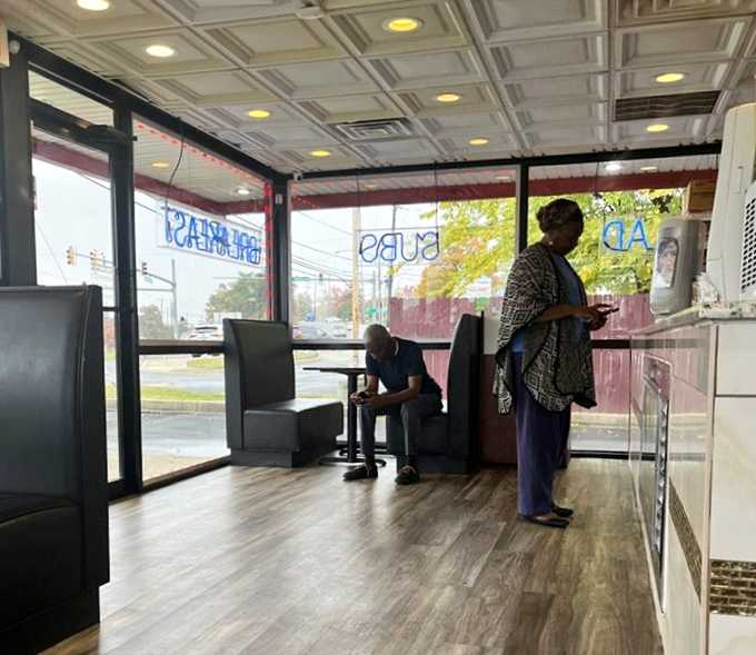 A quiet moment in the dining area where customers wait for greatness. The anticipation is part of the experience&mdash;like the opening act before a headliner.