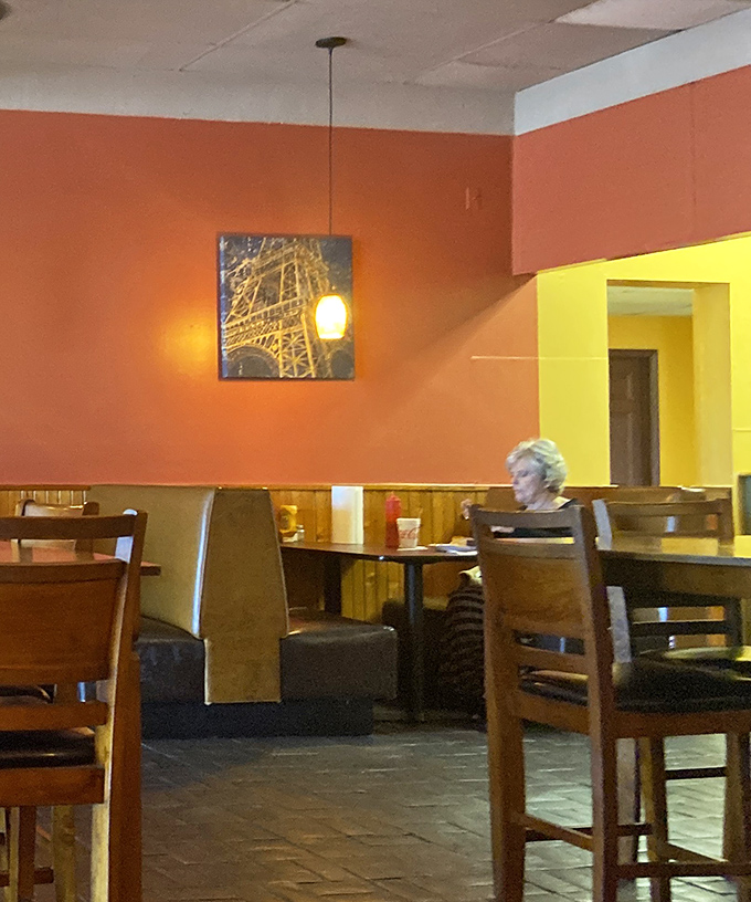 A quiet corner where locals have been solving the world's problems over coffee for years. Some of Tennessee's best conversations happen right here.