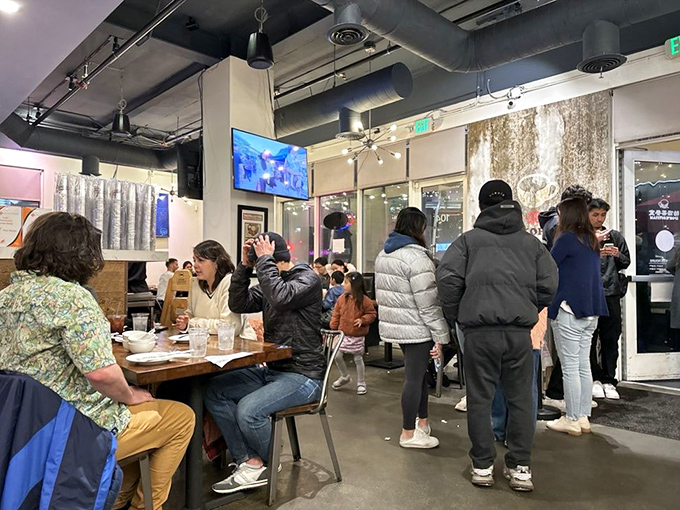 When a restaurant is this packed, it's not just serving food&mdash;it's hosting a community event where the admission ticket is an empty stomach.