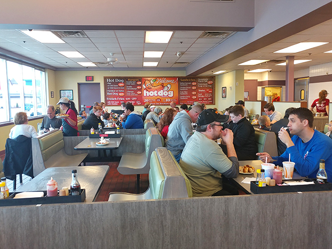 A full house is the ultimate restaurant review. When locals pack a place at lunchtime, you know you've found the real deal.