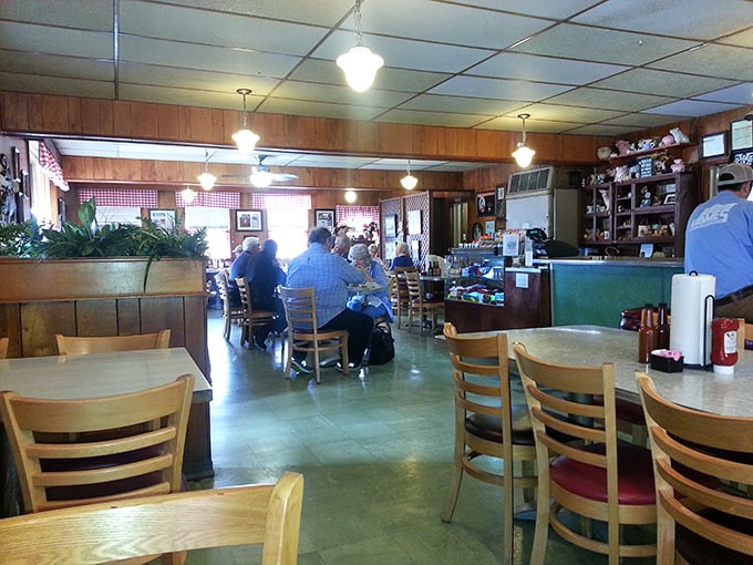 Where locals gather and visitors feel welcome. In Tennessee barbecue joints, the conversation flows as freely as the sweet tea.