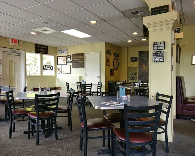 Simple tables, comfortable chairs, and walls that tell stories. The diner equivalent of your favorite well-worn jeans.