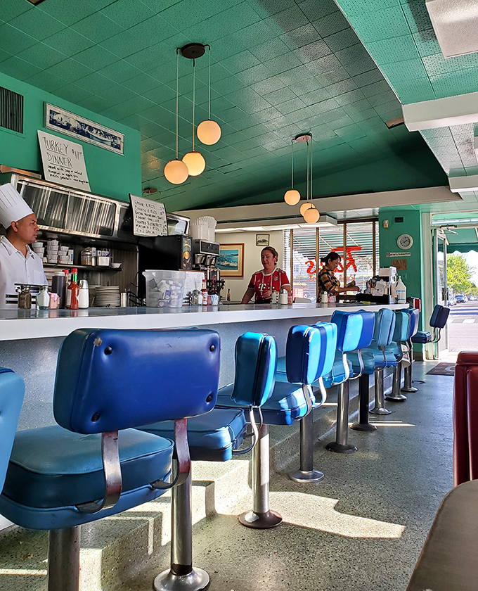 Counter seating: where solo diners become temporary neighbors and the coffee keeps coming without having to catch anyone's eye.