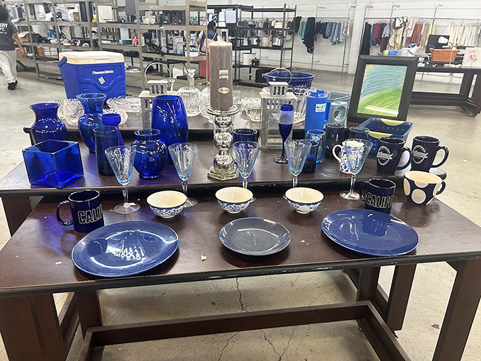 A symphony in blue—from cobalt glassware to navy plates—creates a coordinated collection that Martha Stewart would approve of.