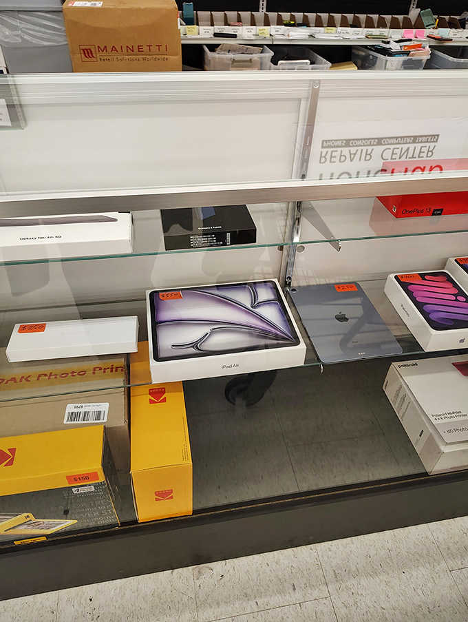 Apple products at Deals Outlet prices? This isn't a mirage&mdash;it's the retail equivalent of finding water in the desert.