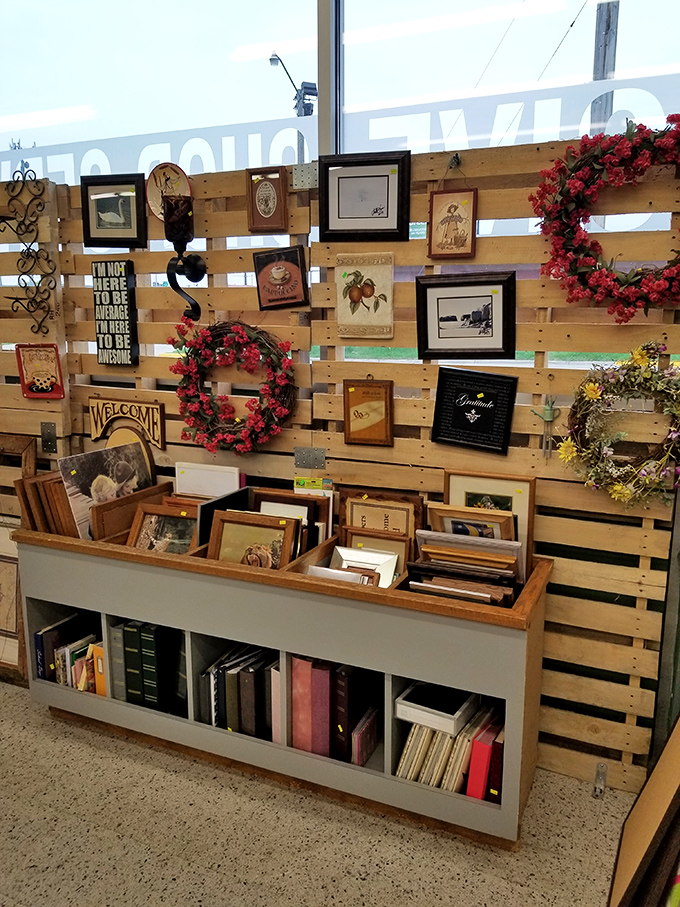 Wall art for every taste &ndash; from inspirational quotes to vintage prints, these pieces once adorned someone's walls and now await yours.