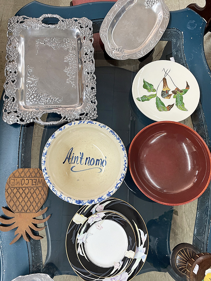 From silver serving trays to quirky plates declaring "Ain't nobody"&mdash;tableware with personality that makes dinner conversations more interesting.