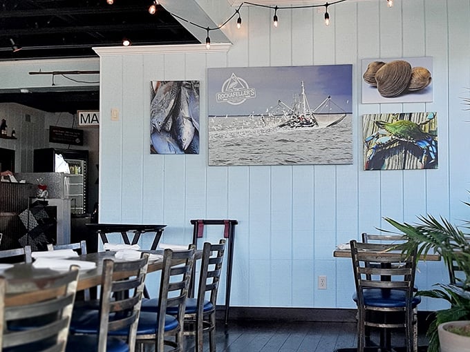 Coastal-inspired d&eacute;cor that doesn't hit you over the head with nautical clich&eacute;s&mdash;just light, bright spaces that let the water views take center stage.