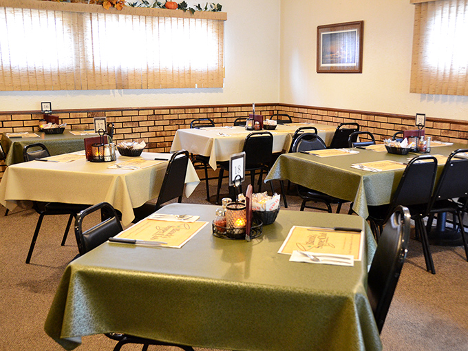 Olive-green tablecloths and simple settings remind us that in the best supper clubs, the food&mdash;not the frills&mdash;deserves the spotlight.