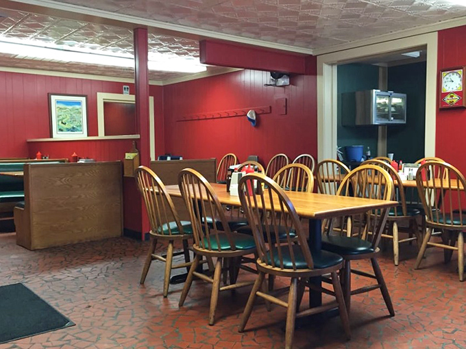 Windsor chairs and red walls create the perfect backdrop for barbecue memories. No designer needed&mdash;just decades of knowing exactly what works.