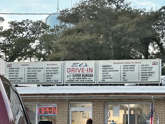 The menu board tells you everything you need to know&mdash;this place is about the Super Burger, fresh beef, and traditions that don't need updating.