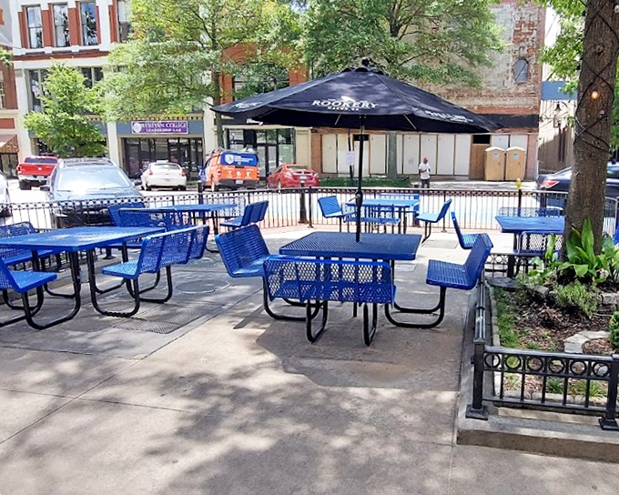 The outdoor seating area&mdash;where fresh air and fresh food create the kind of afternoon that makes Monday feel miles away.