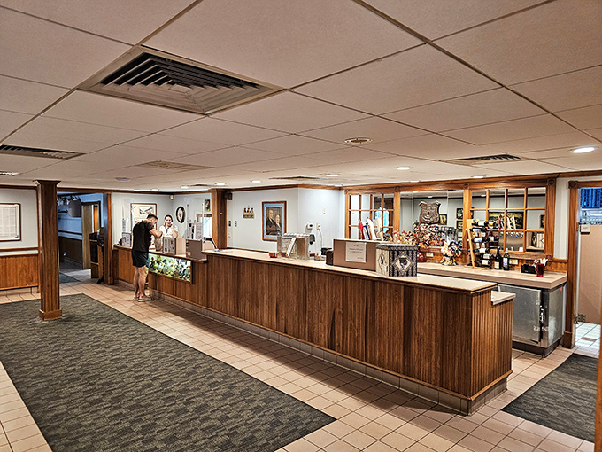 At the reception area, generations of chicken lovers have started their Belgrade Gardens pilgrimage, anticipation building with every step.