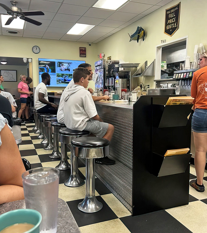 Counter seating: where solo diners become part of the Kelly O's family and the breakfast show unfolds before your eyes.