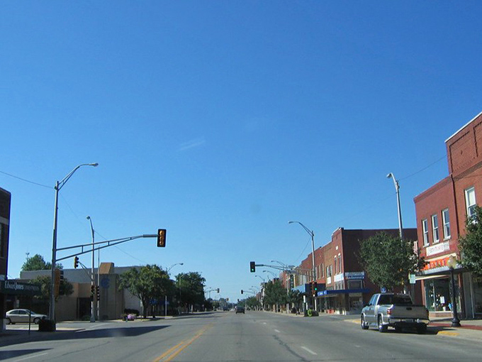 Newton's streets offer that perfect Midwestern blend &ndash; wide enough for two-way traffic, narrow enough for neighborly conversations across them.