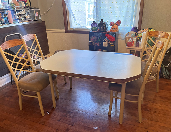 Retro dining perfection in cream and bamboo. This table and chair set is waiting for your Sunday brunches and weeknight family dinners.