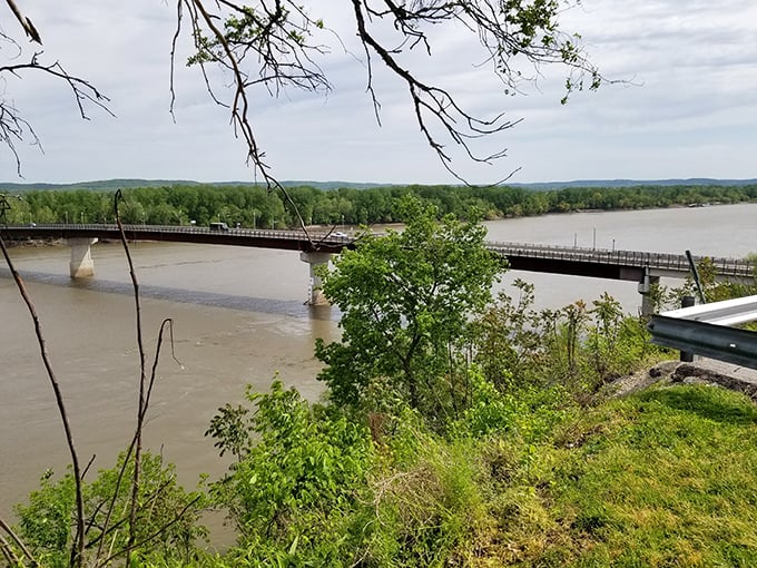 The Hermann Bridge spans the mighty Missouri, connecting the town to the wider world while offering spectacular views of the river valley.