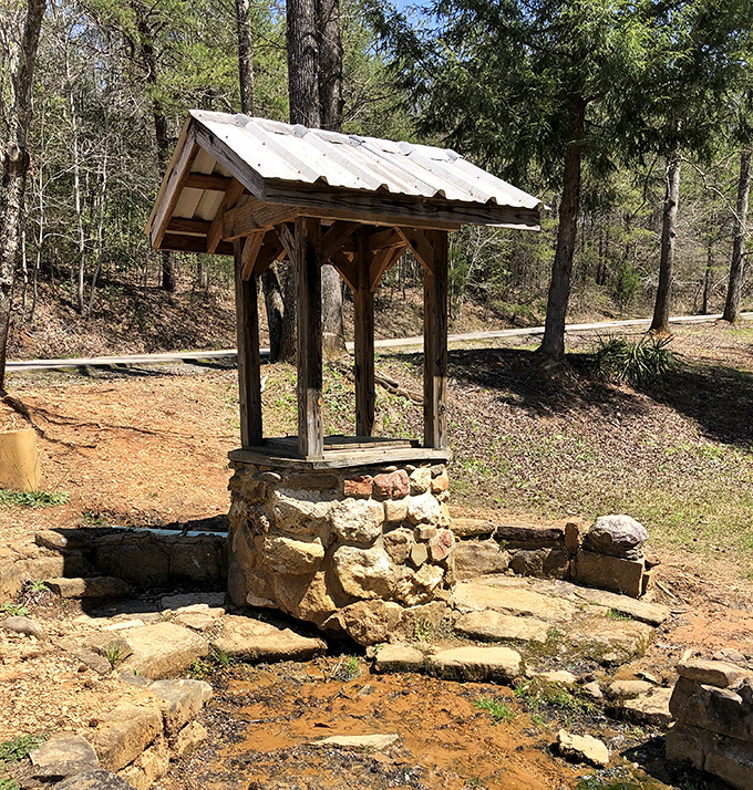 This charming stone well reconstruction adds to the historic atmosphere, evoking the rural lifestyle that once surrounded the bridge.