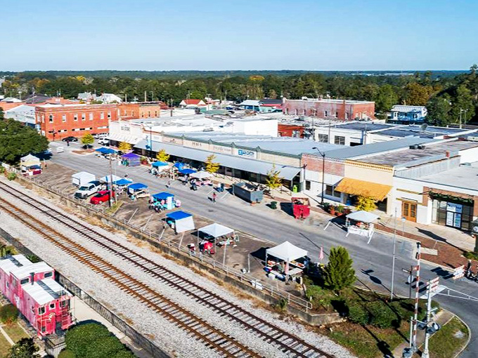 DeFuniak Springs' historic downtown bustles with small-town energy where railroad tracks remind visitors of this community's rich transportation heritage.