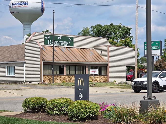 That distinctive curved roofline houses breakfast dreams and the kind of service that makes mornings brighter.
