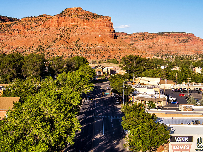 Kanab's stunning red rock formations create a backdrop that makes even ordinary houses look like they belong in movies.