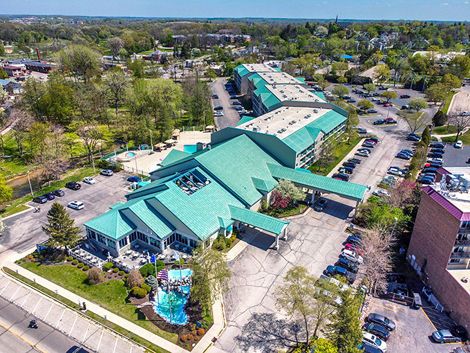 Teal-topped and tourist-ready! Lake Geneva's resort sprawl promises pool-side cocktails and "did you see that view?" moments just steps from Wisconsin's favorite playground.