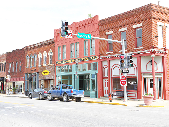 Lexington's main street stretches toward the horizon like it's inviting you to slow down and stay awhile.