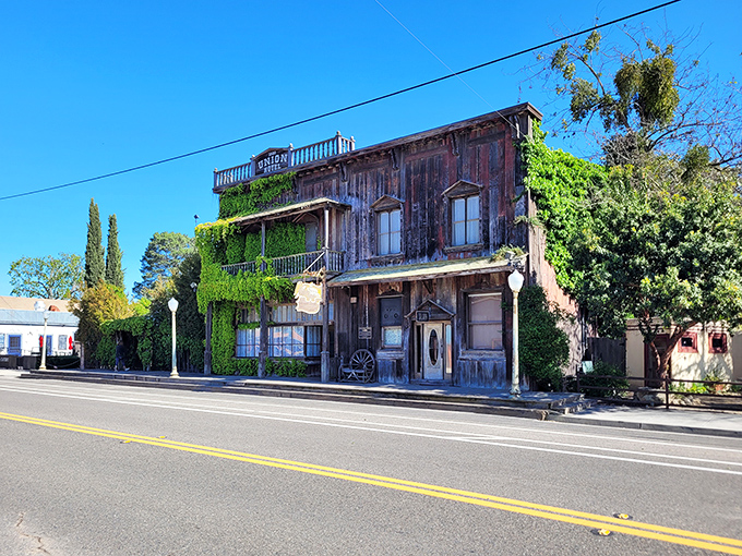 Los Alamos packs tremendous character into just a few blocks of perfectly preserved Western charm.