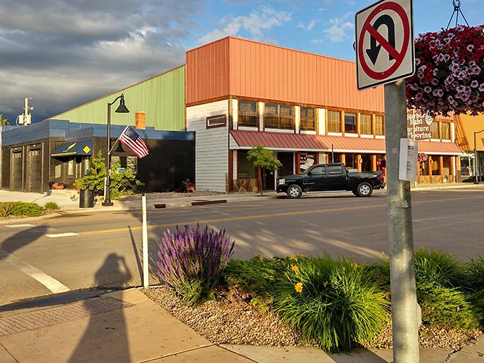 Polson's streets are so peaceful that tumbleweed would feel overdressed trying to roll through here creating unnecessary drama.