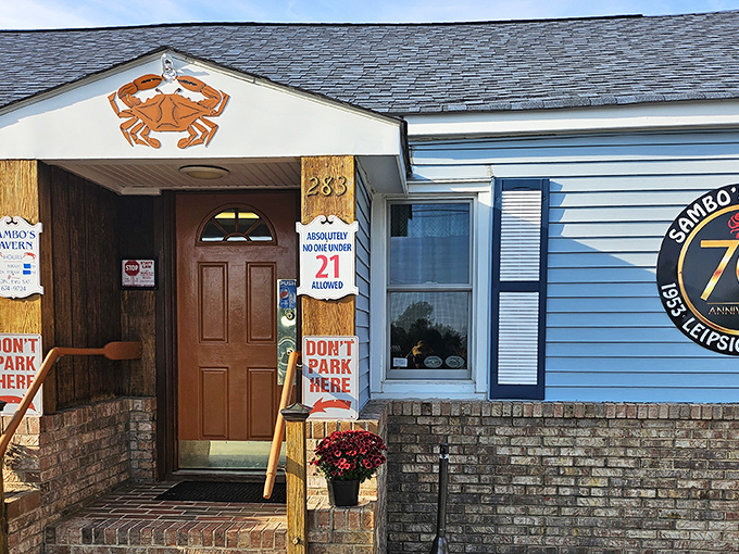 That crab on the roof isn't just decoration &ndash; it's a signal flag for serious seafood lovers!