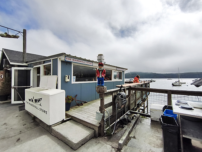 Waterfront dining doesn't get more authentic than this bay-side seafood treasure.