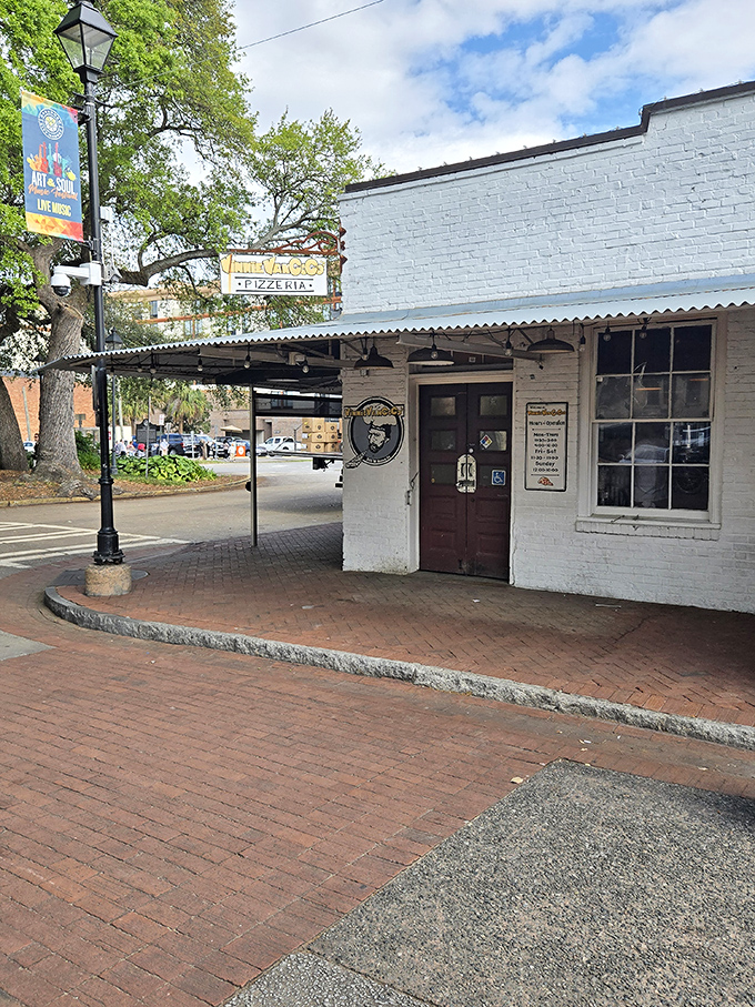 Historic Savannah charm meets New York pizza tradition - where cobblestones lead to crispy perfection. 