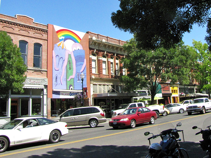 Walla Walla's wine country elegance doesn't require champagne budgets, just good taste in affordable dining choices.