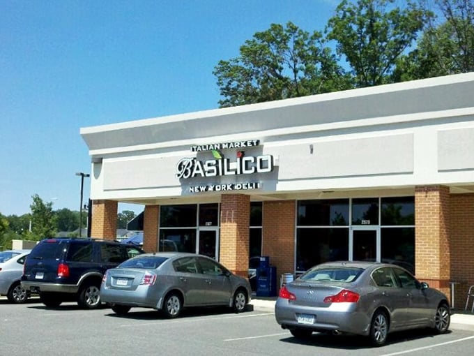 Basilico brings a taste of New York to Virginia. That Italian flag isn't just decoration - it's a flavor promise.
