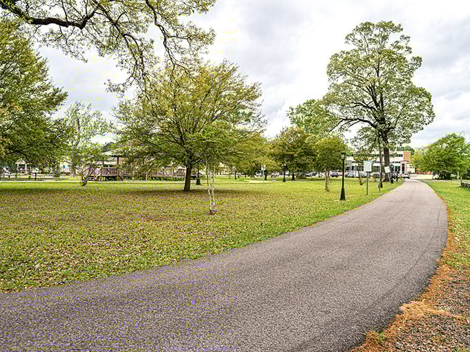 Small-town Louisiana at its finest, where community parks and wallet-friendly dining create the perfect combination.