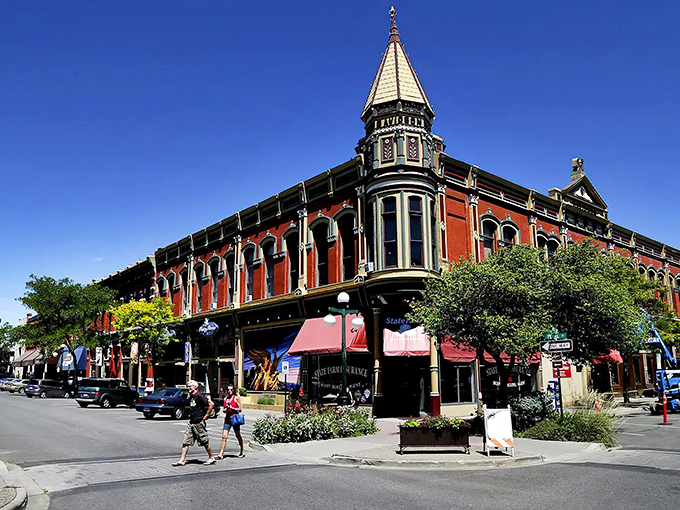 Cle Elum's main drag welcomes travelers at the crossroads between wet western Washington and the sunnier east. The best of both worlds!