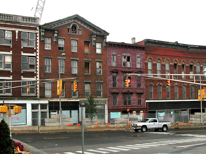 Valley streets squeeze between hills like the filling in a good sandwich, compact and satisfying without extra cost.