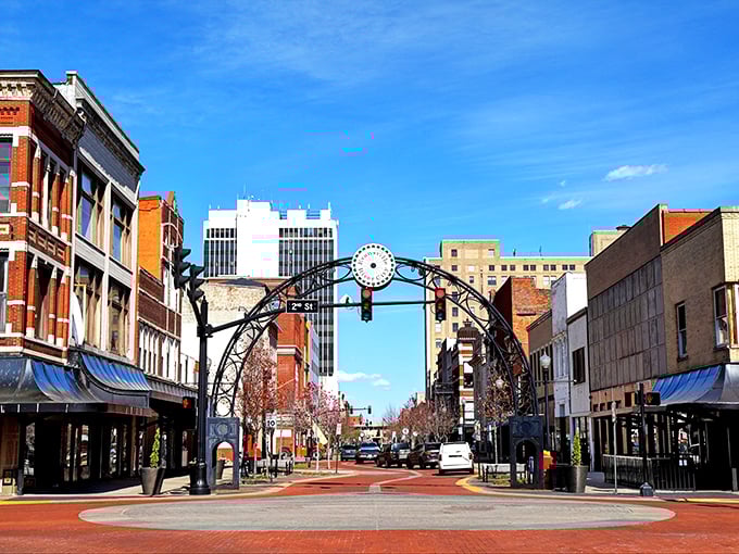 The distinctive arch welcomes you to Evansville's Main Street, where small-city charm and big-city amenities meet at affordable prices.